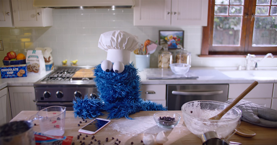 Cookie Monster จาก Sesame Street ปรากฎตัวในโฆษณาชุดใหม่ของ iphone