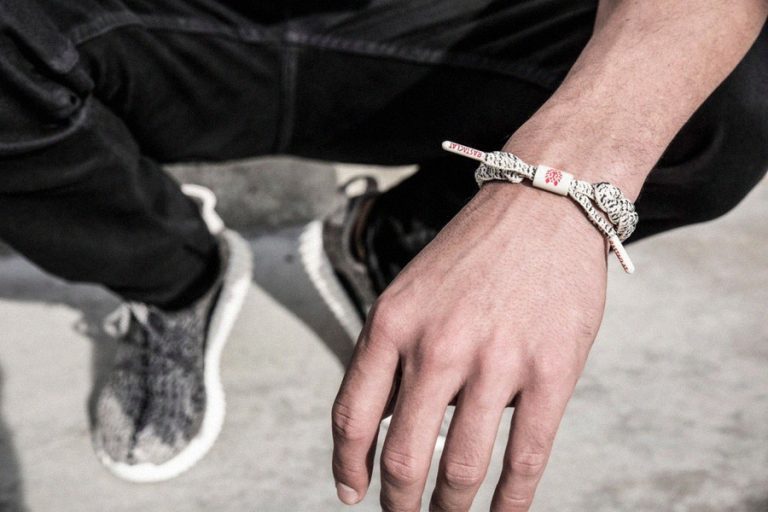 สร้อยข้อมือ Rastaclat ไอเท็มสุดฮิตมาแรงของเหล่าสนีกเกอร์เฮด