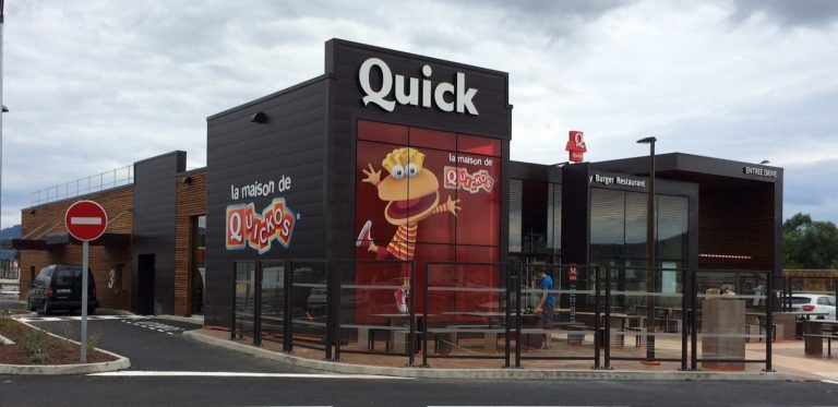 Quick Burger แจกคูปองไซส์มหึมาเป็นส่วนลดต้อนรับเมนูใหม่อย่าง Mega Giant