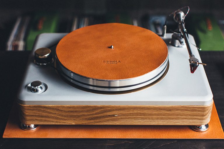 Shinola Runwell Turntable ฟังเสียงใส ผ่านงานดีไซน์สุดเรียบ เท่