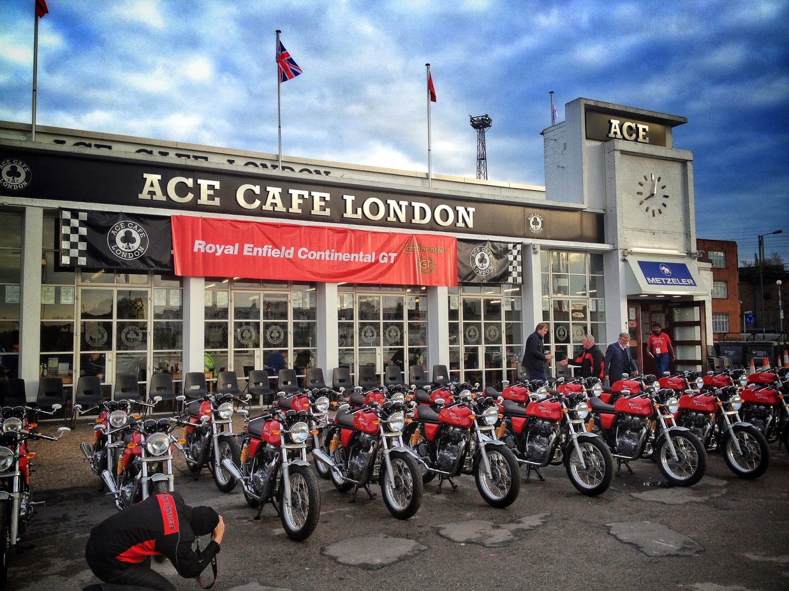 บิด Café Racer รถมอเตอร์ไซค์ที่เบาที่สุด เร็วที่สุด และทรงพลังที่สุดใต้ ...