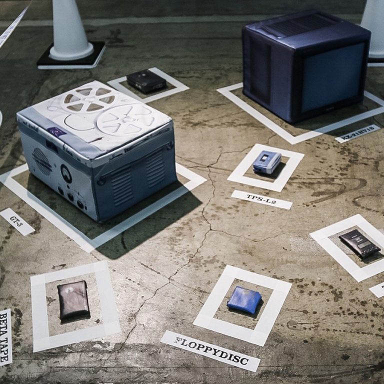 เมื่อเจ้าพ่อแฟชั่นสตรีทแวร์หยิบไอเท็มชิ้นดังจาก SONY มาครีเอทเป็น ...