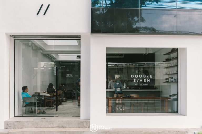Double Slash // Coffee Space คาเฟ่สีขาวโปร่งกับความเชื่อว่า ‘ฟังก์ชั่น ...